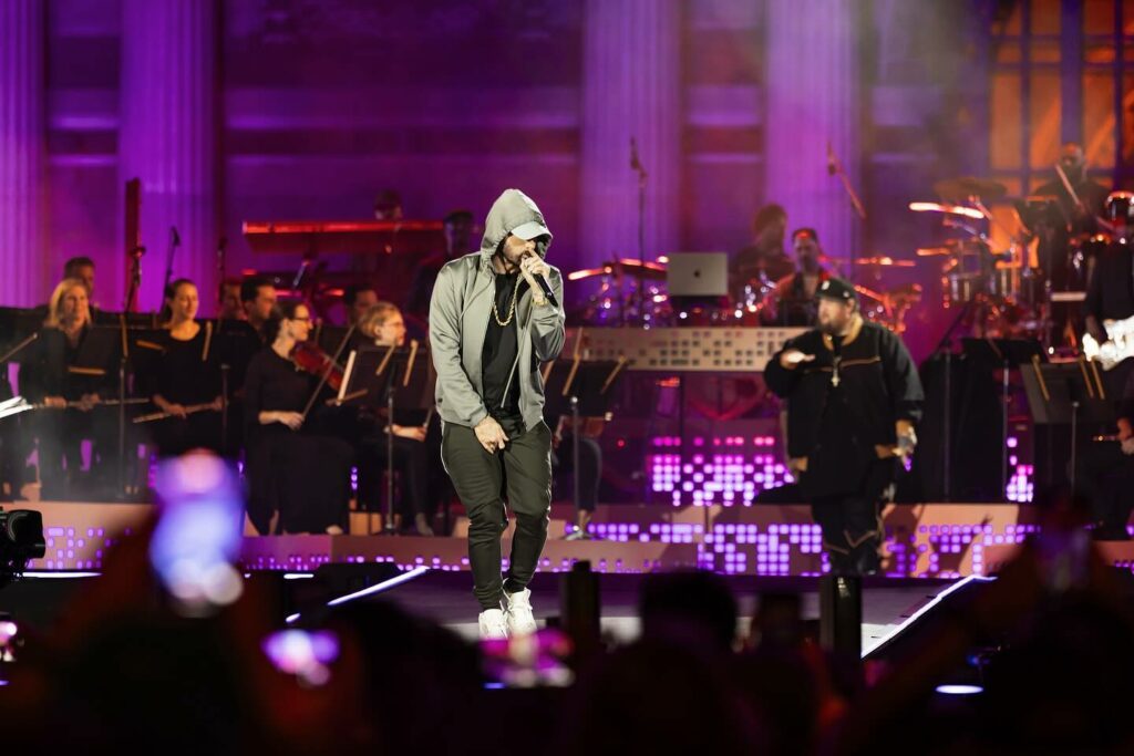 Eminem Torna con una Performance Spettacolare alla Michigan Central Station